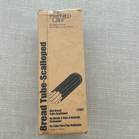 The Pampered Chef | Kitchen | Nib Pampered Chef One Bread Scalloped ...